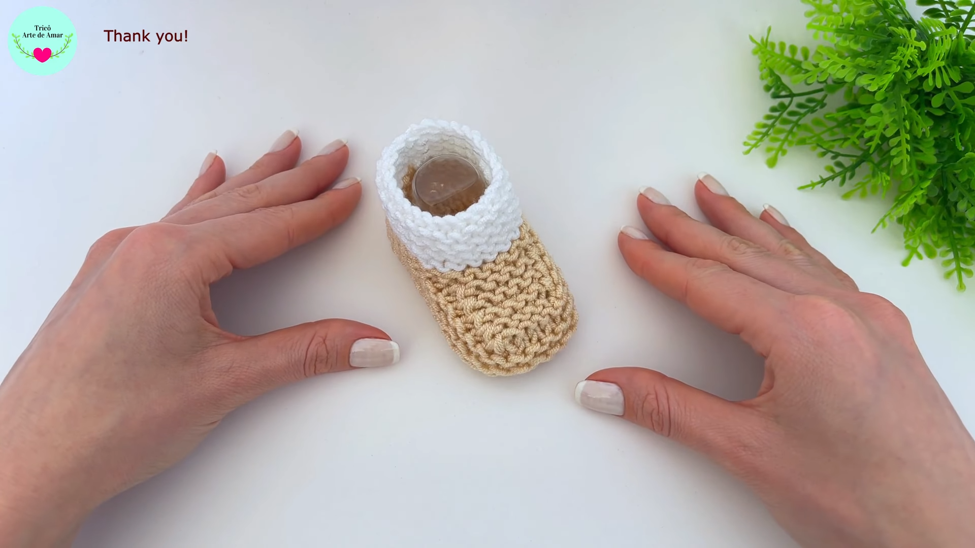 💖 The Two-Tone Cozy Crochet Bootie: A Flat Construction Pattern - Crochet4U