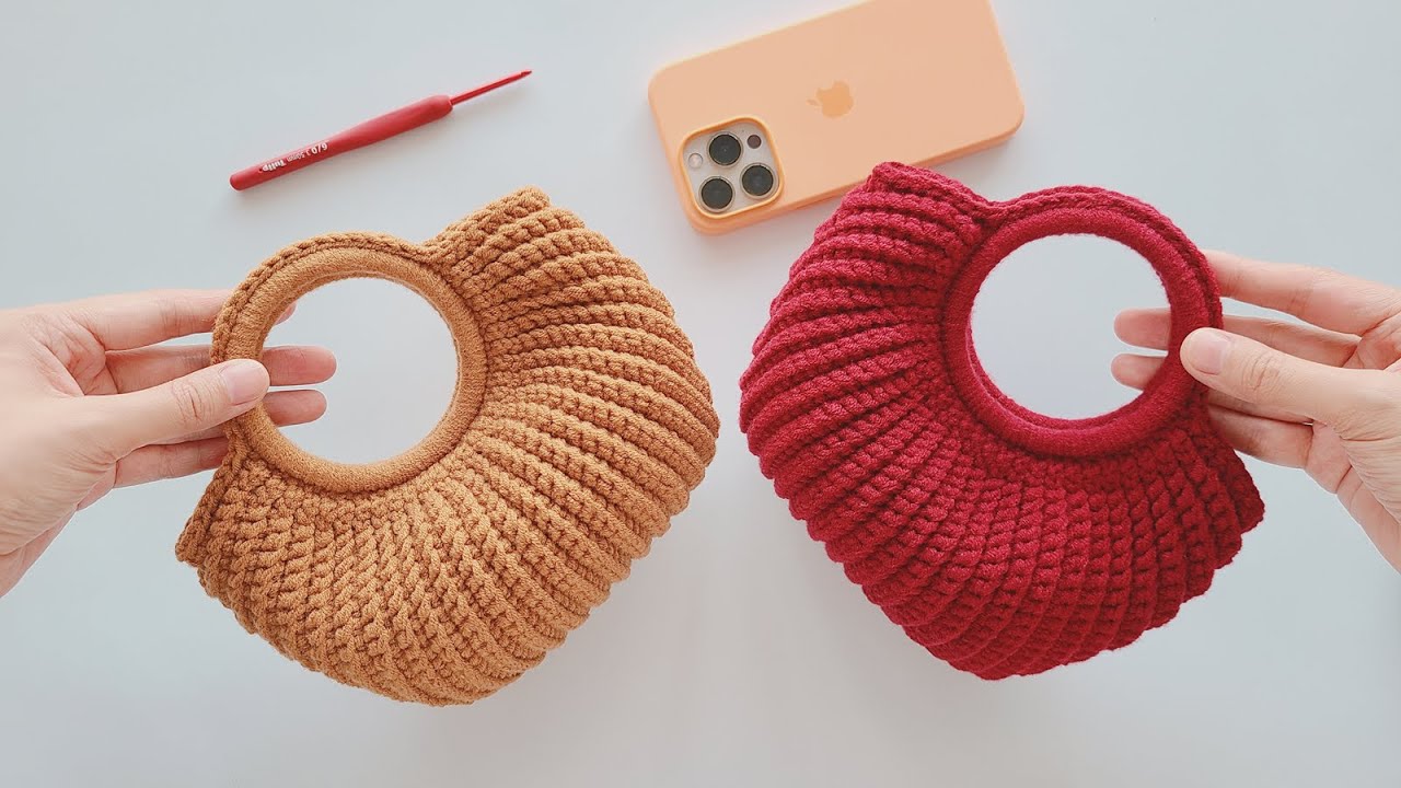 👜 The "Retro Wristlet" Smartphone Bag: A Detailed Crochet Tutorial ...